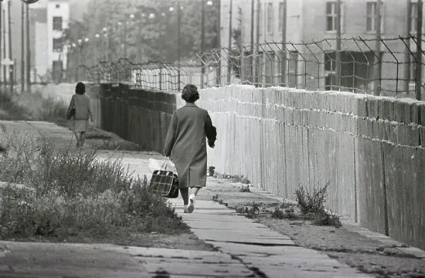 Berlin Wall History White Line