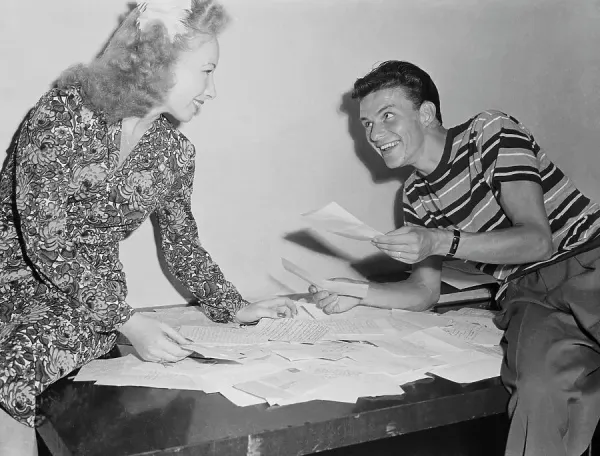 Female Frank Sinatra Fans Frank Sinatra | Biography, Songs, Films,